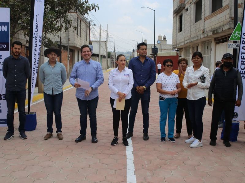 Paola Angón entrega calle en Barrio de Santa María Xixitla | Contundente