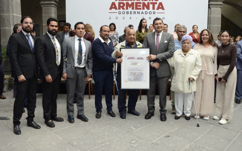 Alejandro Armenta homenajea a Gilberto Camacho | Contundente